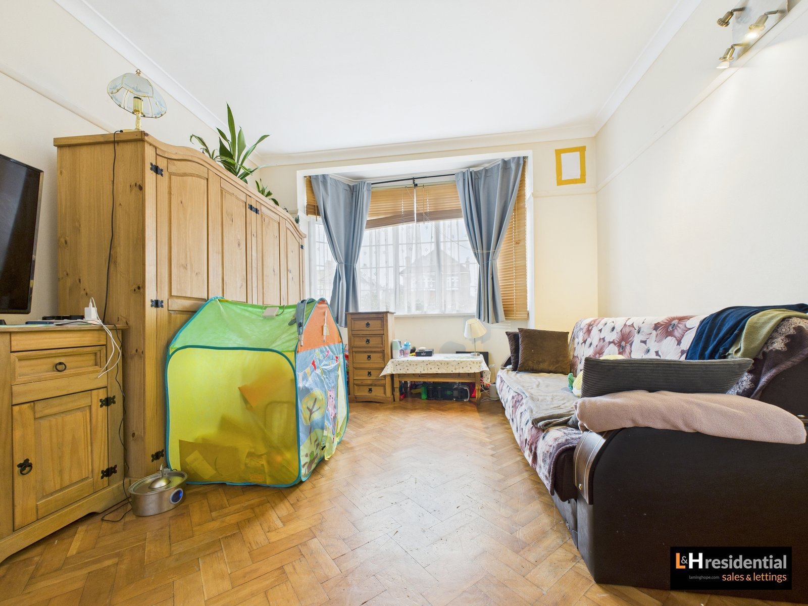 Let - 2 Bed Flat - Crown Lane, Bush Court Crown Lane, N14 - L&H